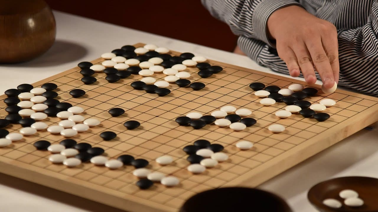 Middle Game Go Strategy: Group Safety & Attacking Weakness